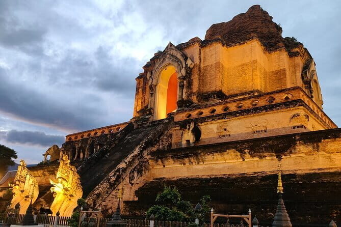 Chiang Mai Old City & Temples 3 hour Twilight Walking Tour - Discovering Chiang Mai’s Old City & Temples at Twilight: A Worthwhile Walk