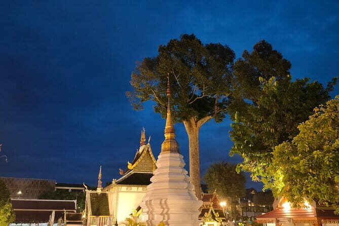 Chiang Mai Old City & Temples 3 hour Twilight Walking Tour - Key Points