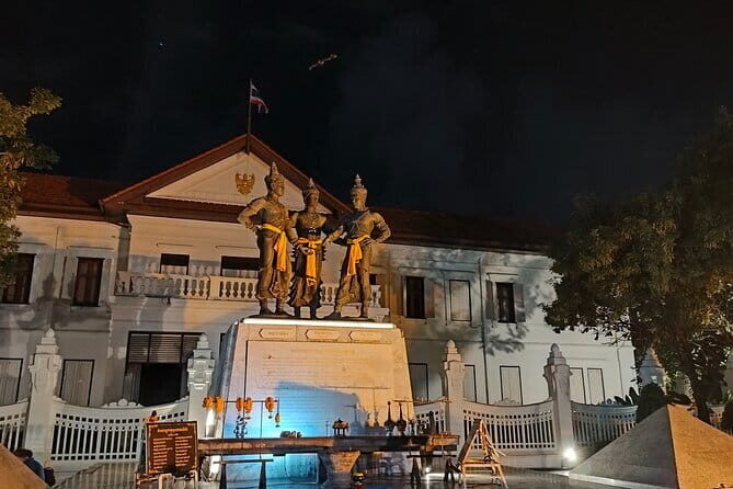 Chiang Mai Old City & Temples 3 hour Twilight Walking Tour - Who Should Consider This Tour?