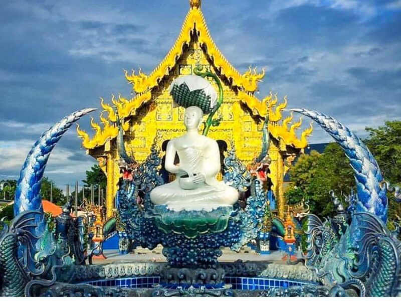Chiang Mai: Private to White, Blue Temple & Black House - Wat Rong Suea Ten: The Blue Temple