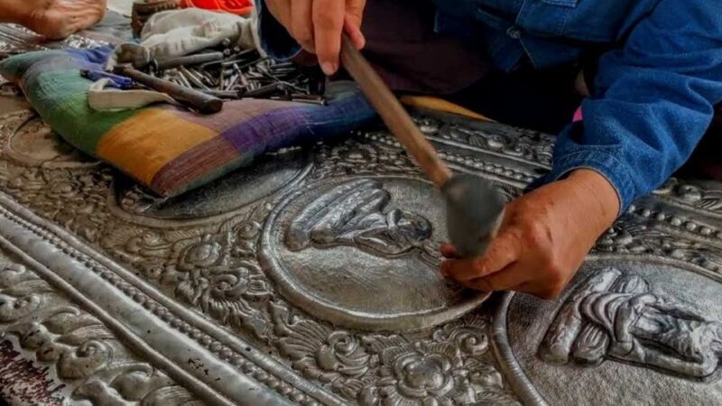 Chiang Mai: Silver Craftwork Temple Tour with Monk Meeting - Who Should Consider This Tour?