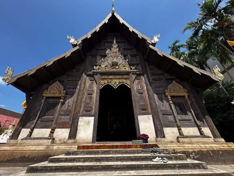 Chiang Mai: Temple And City Walking Tour Part I - The Guide: A Treasure Chest of Knowledge