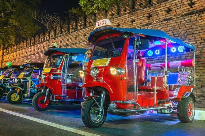 Chiang Mai Temples and Market Tuk Tuk Night Tour - Key Points