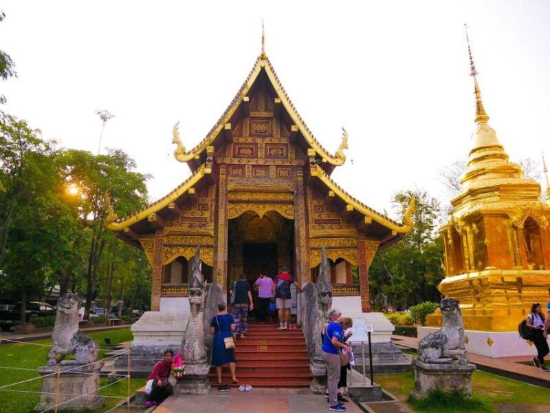 Chiang Mai: Temples and Street Food Night Tour by Tuk Tuk - Who This Tour Is Perfect For