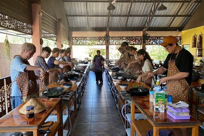 Chiang Mai Thai Cooking Market Tour with Lakeside Pavilions - A Detailed Look at the Itinerary