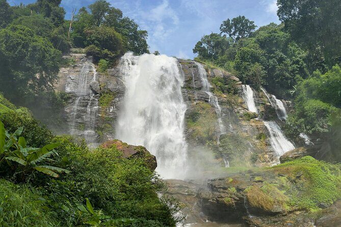 Chiang Mai: Twin Pagodas and Wachirathan Waterfall, private - Key Points