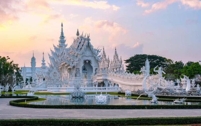 Chiang Mai : White and Blue Temples and Lalita Cafe - An In-Depth Look at the Tour Experience