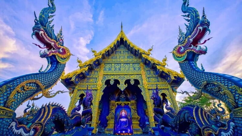 Chiang Mai : White and Blue Temples and Lalita Cafe - The Pros and Cons