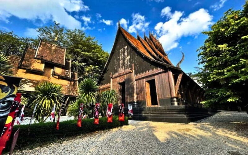 Chiang Mai: White & Blue Temples, Black House & Hill Tribes - Transportation and Group Dynamics