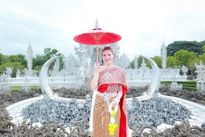 Chiang Rai Photos of traditional Thai costumes White Temple - Key Points