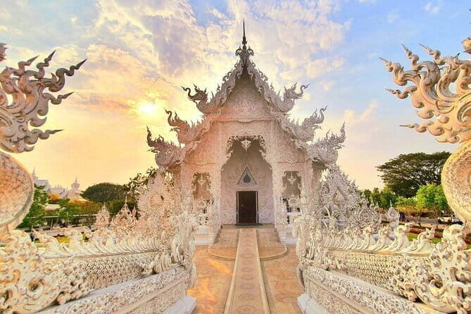 Chiang Rai White and Blue Temples with Lalitta Cafe - Authentic Traveler Feedback and Unique Insights