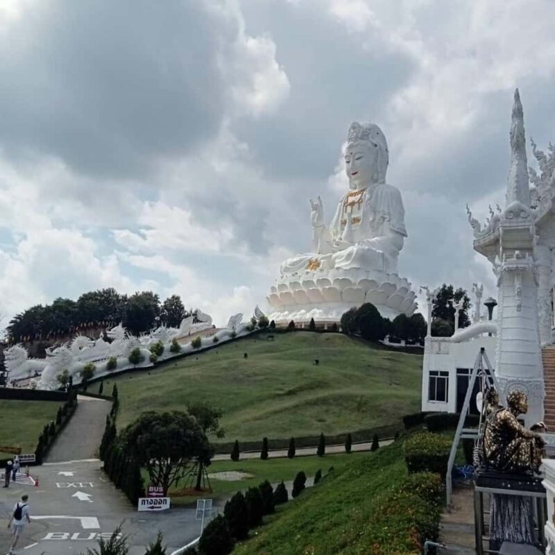 Chiang Rai White & Blue & Huay Pla Kang Temple& Lalitta Cafe - Who Is This Tour Best For?