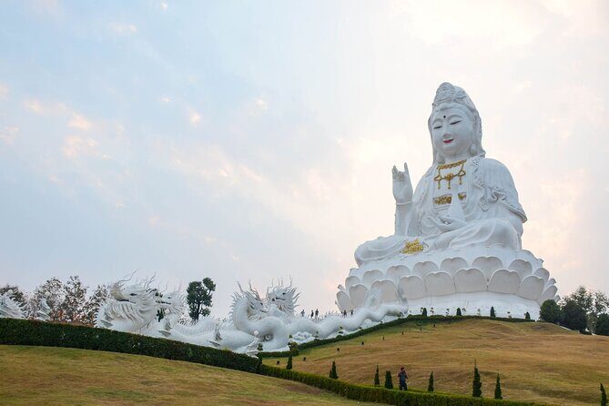 Chiang Rai: White, Blue, Red Temples and Long Neck Village Tour - Key Points
