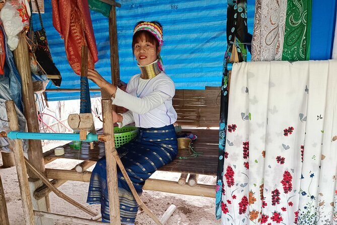 Chiang Rai: White, Blue, Red Temples and Long Neck Village Tour - In-Depth Look at Each Stop