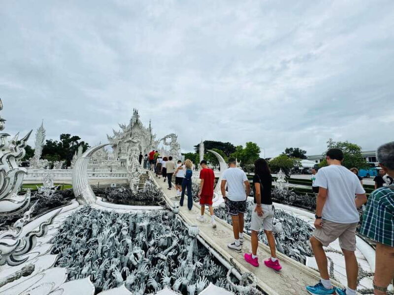 Chiang Rai: Wonderful Temples & 7 Major Sites | Buffet Lunch - Key Points