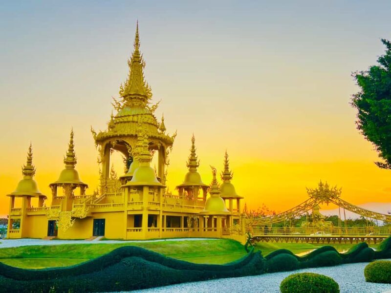 Chiang Rai:Private Transfer to Chiang Mai with Temples Visit - Dive Into the Experience