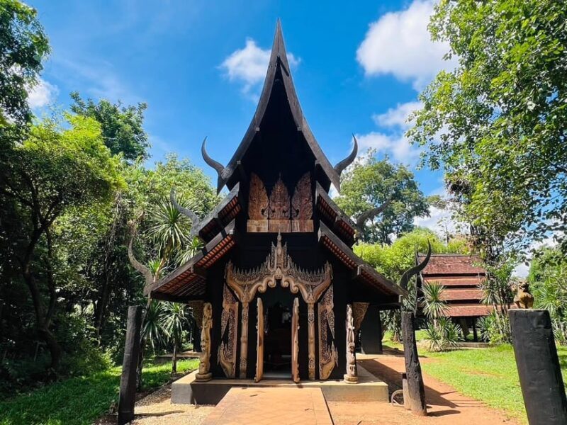 Chiang Rai:Private Transfer to Chiang Mai with Temples Visit - Who Should Consider This Tour?