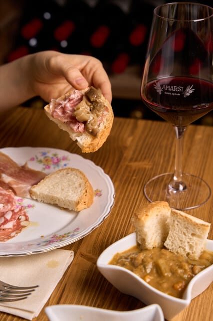 Chianni: wine and oil tasting with lunch or dinner - Who Will Love This Experience?