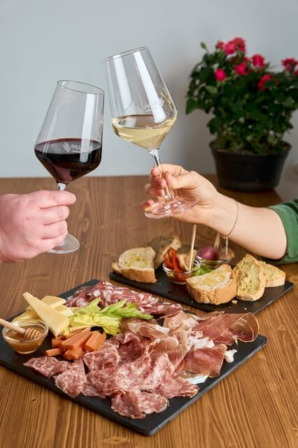 Chianni: wine and oil tasting with lunch or dinner - Frequently Asked Questions