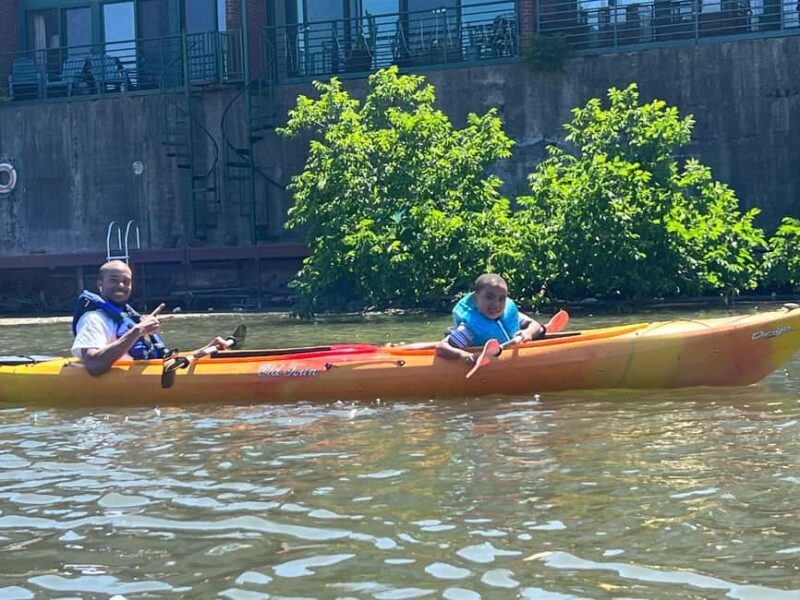 Chicago: 2-Hour Kayak Rental from Bridgeport - Discovering Bubbly Creek: A Unique Waterway