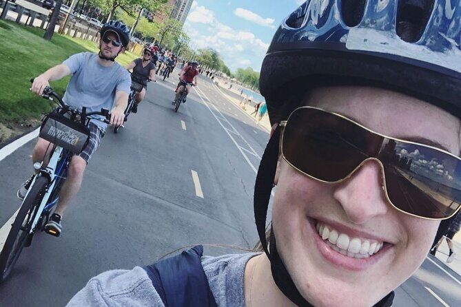 Chicago Adventure Pass: Bike, Kayak and Swim - A Full-Body Chicago Outdoor Experience: Bike, Kayak, and Swim
