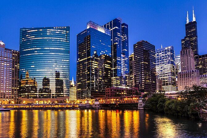 Chicago City Tours - Chicago Riverwalk: The Waterway of Wonders