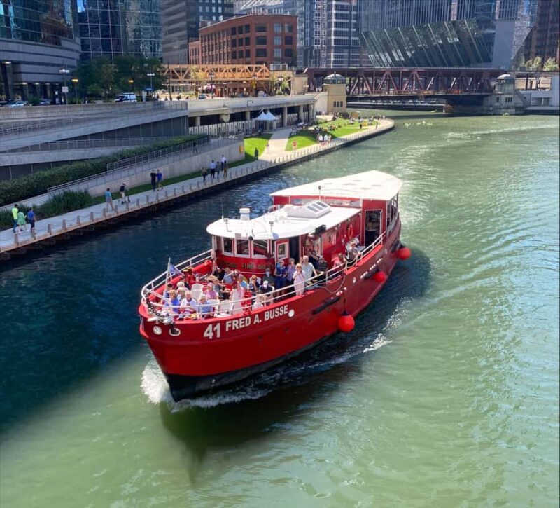 Chicago: Fireworks Cruise on a Historic Fireboat - Authentic Reviews and Perspectives