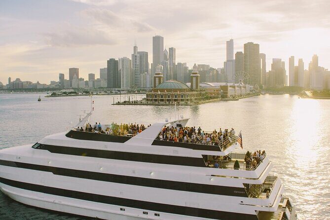 Chicago Fireworks Premier Dinner Cruise on Lake Michigan - Who This Tour Suits Best
