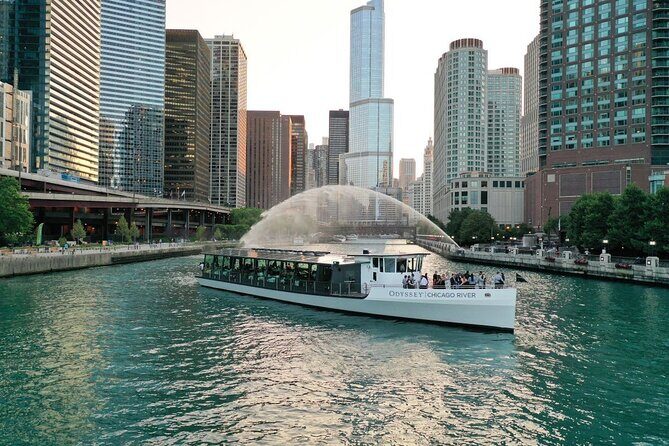 Chicago Fireworks Premier Plus Dinner Cruise on the Chicago River - The Review: What Travelers Say