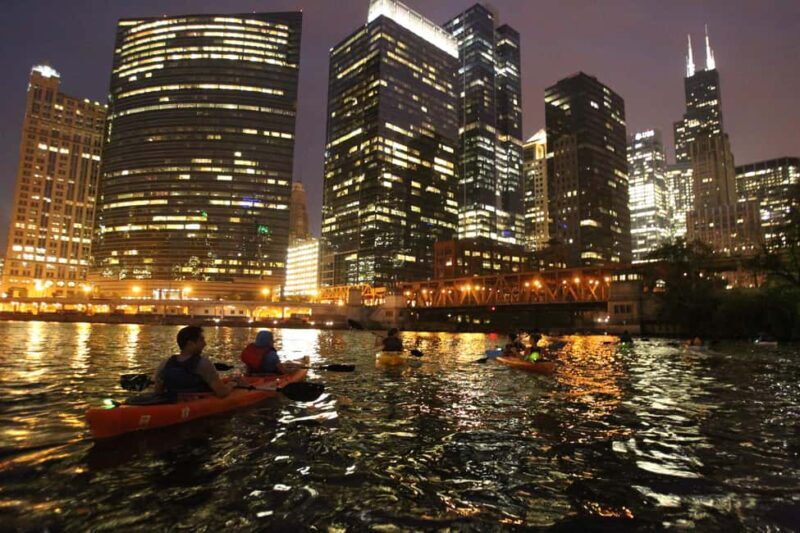 Chicago: Ghosts and Gangsters Night Kayak Tour - Key Points
