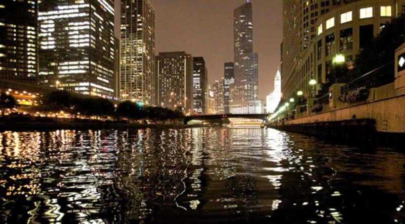 Chicago: Ghosts and Gangsters Night Kayak Tour - Who Will Get the Most Out of This Tour?