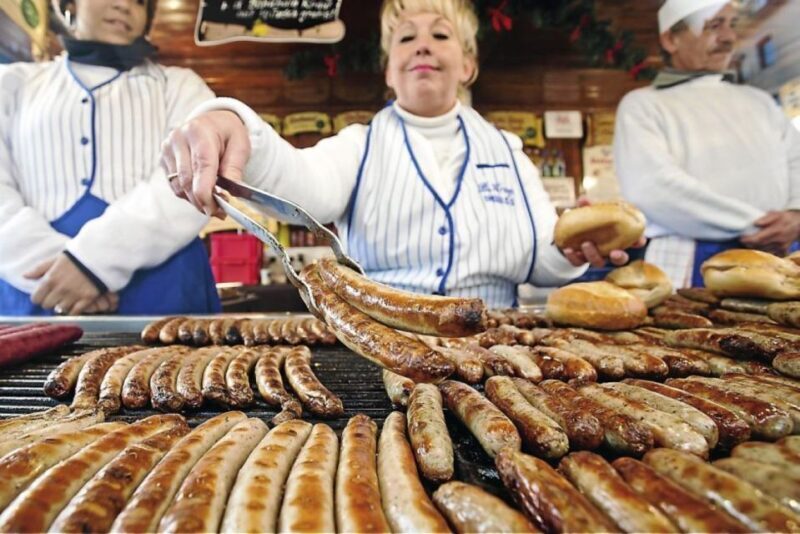Chicago: Guided Holiday Walking Tour and Food Sampling - A Deep Dive into the Tour Experience