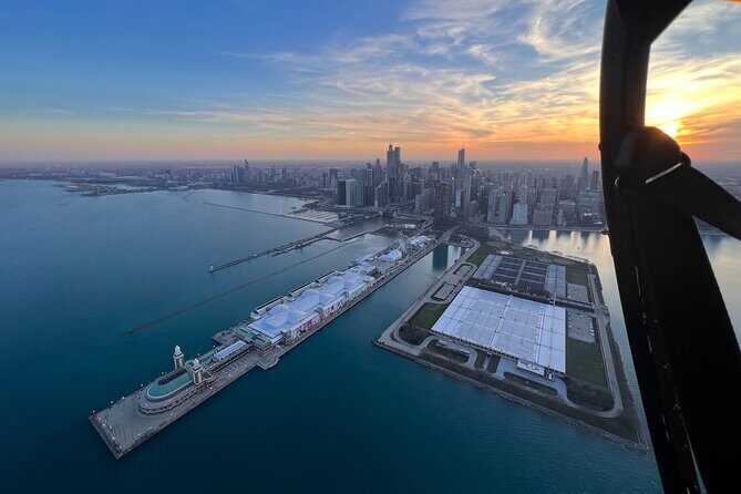 Chicago Helicopter 10-Minute Tour for up to Three Passengers - An Up-Close Look at the Experience