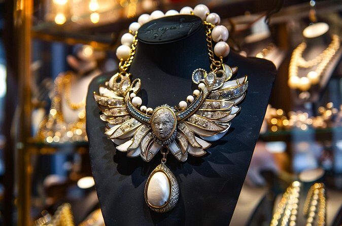 Chicago Local Fashion Designers Shopping Tour with a Stylist - Practical Details