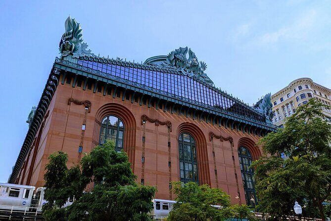 Chicago Loop and Millennium Park Scavenger Hunt Walking Tour - Who Should Consider This Tour?