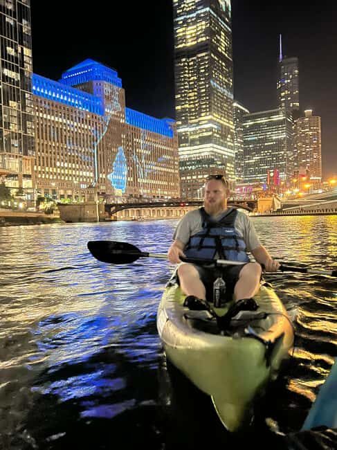 Chicago: Moonlight Paddle Tour on the Chicago River - A Beautiful Way to See Chicago by Night