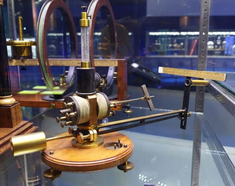 Chicago: Museum of Science and Industry Ticket & Audio Tour - Iconic Exhibits and Highlights