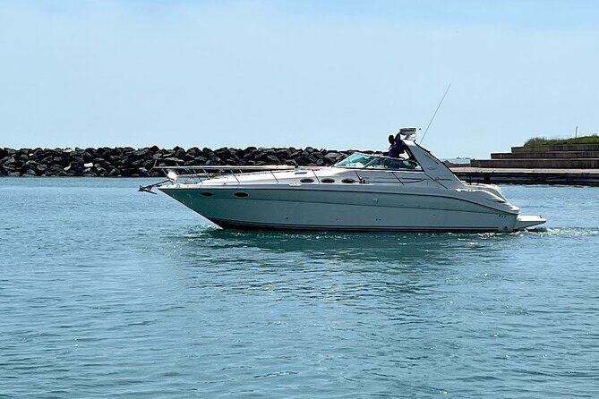 Chicago Private Rental Yacht Charter - The Experience: What to Expect on Your Chicago Yacht Charter