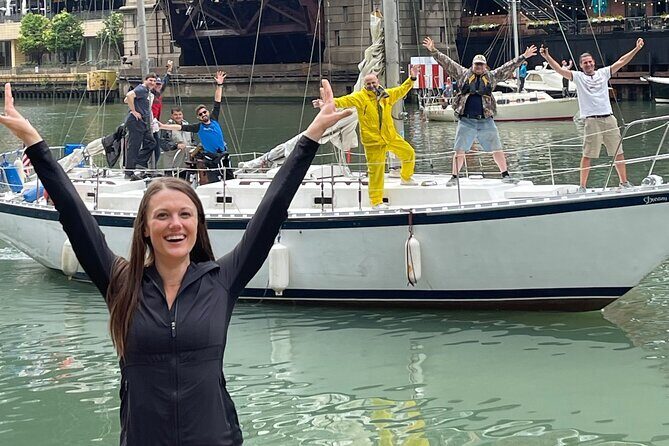 Chicago River Yoga Walk Tour - Who Is This Tour Best For?