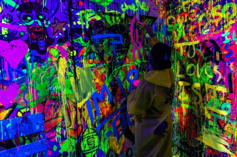 Chicago: Shooting & Spinning Art Experience (Neon Lights) - FAQs