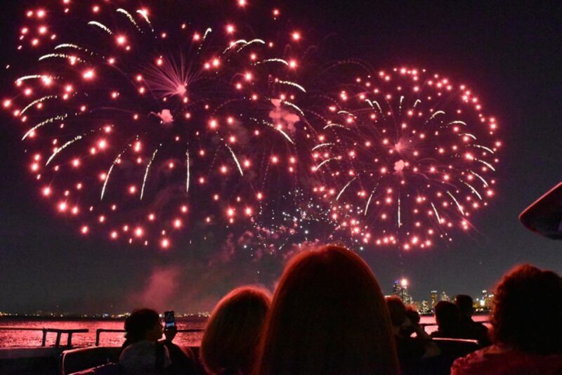 Chicago: Summer Fireworks Cruise with 3D Glasses and Music - What We Loved About the Cruise