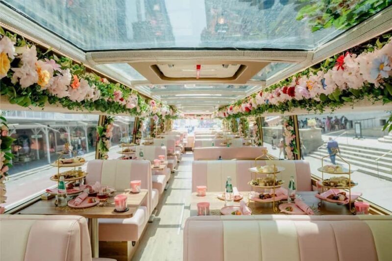 Chicago: Tea Around Town With Curated Teas & Iconic Sights - Live Entertainment and Atmosphere