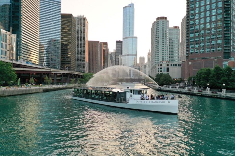 Chicago: Thanksgiving Gourmet Lunch Cruise on Chicago River - The Experience: What to Expect