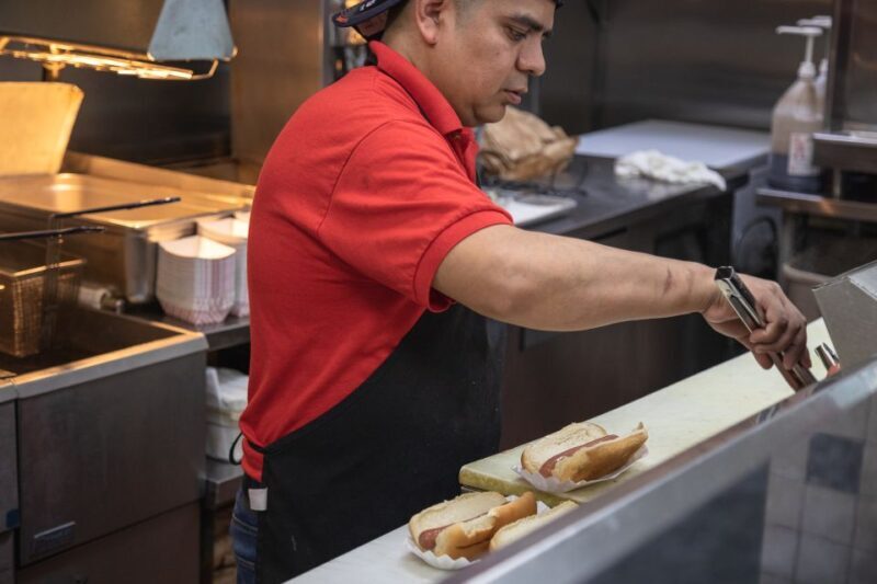 Chicago: The Ultimate Foodie Walking Tour with Tasty Stops - What to Expect During the Tour