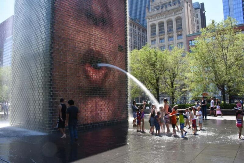 Chicago Walking Tour with Historic Sites & Boat Cruise - Arriving at the Starting Point