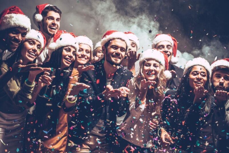 Chicagos Festive Lights: A Magical Christmas Journey - Key Points