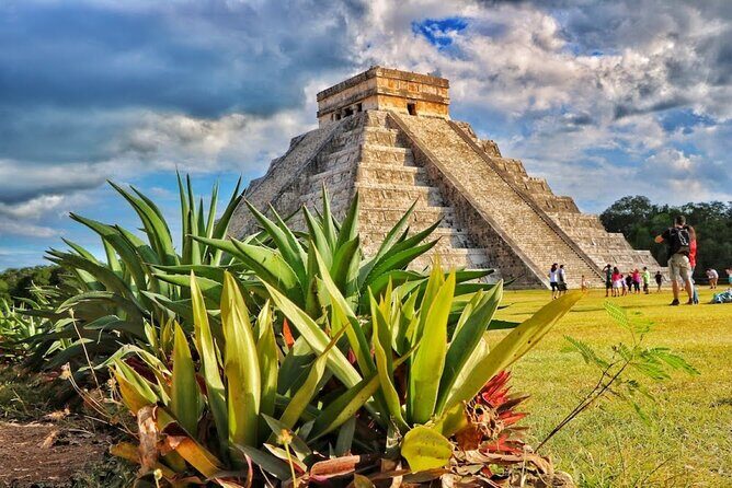 Chichen Itza Family Tour with Cenote and Lunch , private bus - Exploring Chichen Itza: The Heart of the Tour