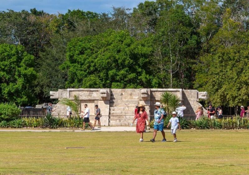 Chichen Itza: Visit the ruins, sacred cenote and Valladolid - Discovering Chichen Itza: A Majestic Marvel