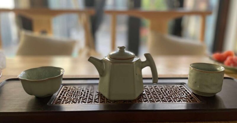 Chinese Tea ceremony in Beijing Hutong courtyard - Key Points