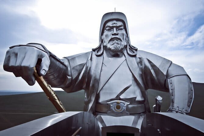 Chinggis Khaan Statue Complex and Sain Nomun Monastery Tour - Key Points